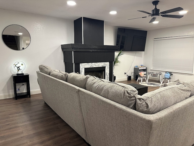 Spacious Beautiful Corner Lot Home - Fort Worth, TX