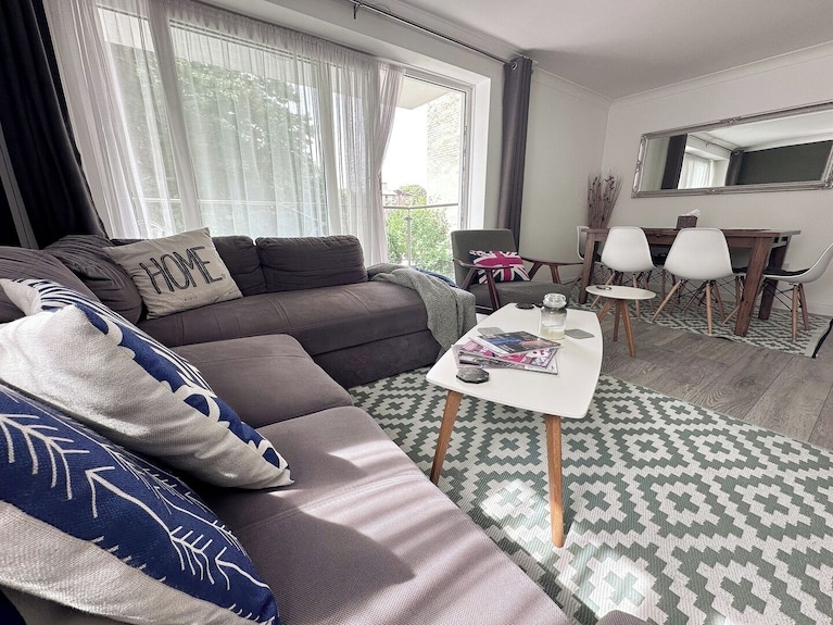 Bournemouth 2-bedroom Home With Balcony Near Town - Bournemouth