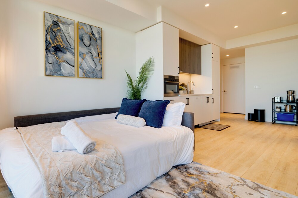 Stylish Open Concept Suite in Central KW - Kitchener | Stayz