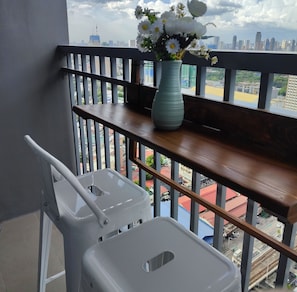 Estúdio Signature, 1 cama queen-size e sofá-cama, varanda, Vista para a cidade | Vista do quarto