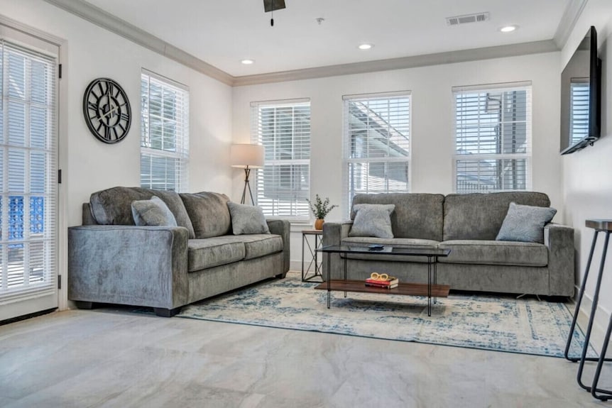 Modern 4 Bedroom W/ Shared Pool In Hotel Off Canal St - Louisiana