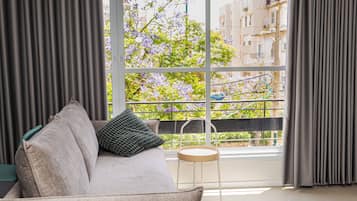 Apartamento, Vista para a cidade | Sala de estar