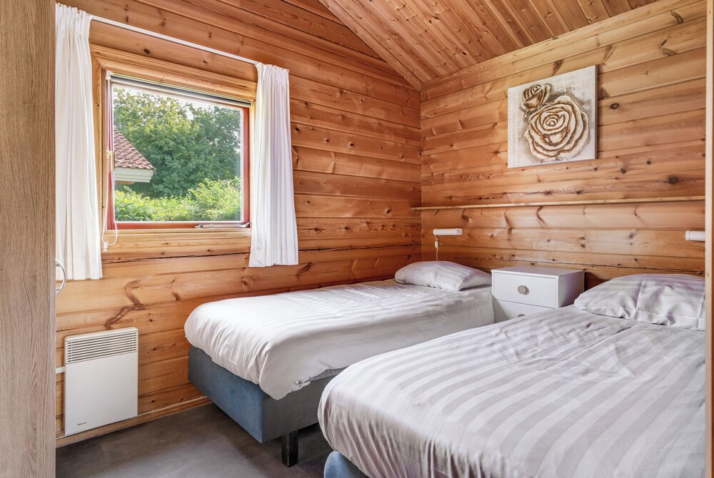 4-person bungalow with private sauna, veranda, dishwasher and washing ...