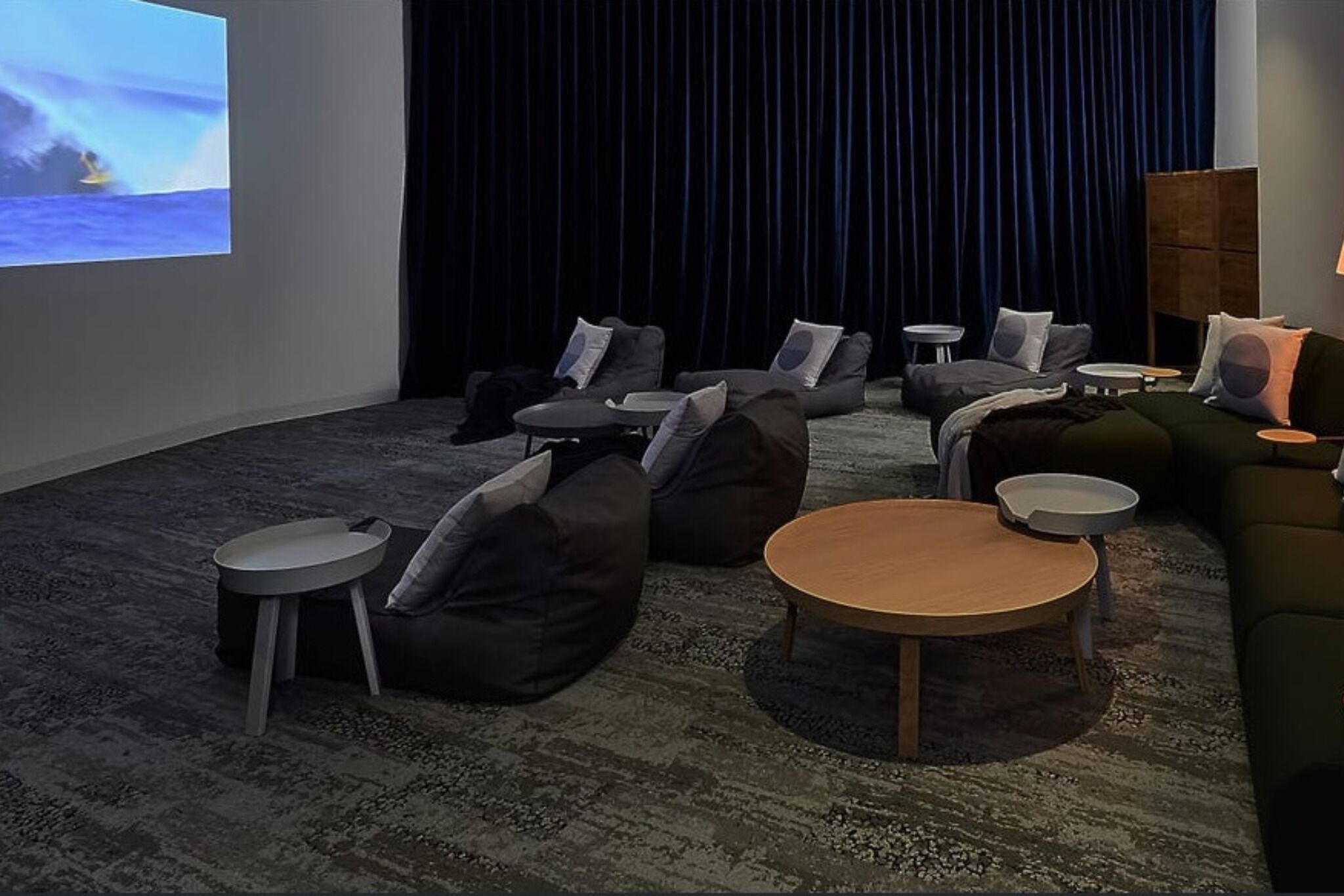 City Luxe: 1br Apartment With Rooftop Pool & Views - Spring Hill