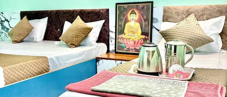 Quarto luxo, sacada, vista para o jardim | Wi-Fi de cortesia