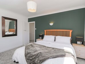 4 quartos, com decoração personalizada, com mobília individualizada 