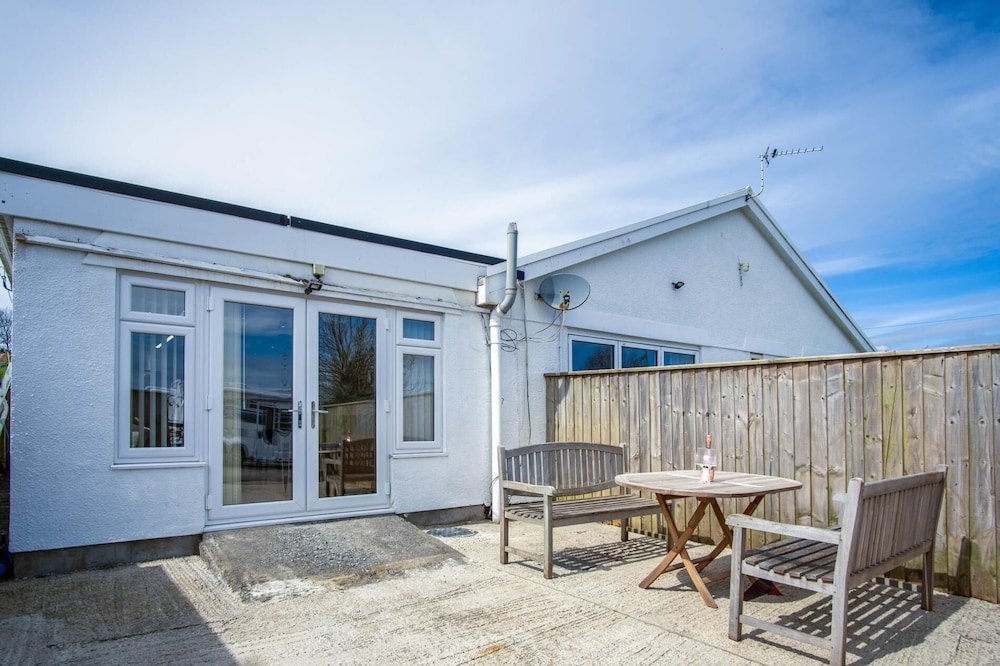 Ridgeway Hideaway - 1 Bedroom Holiday Home - Manorbier - Manorbier