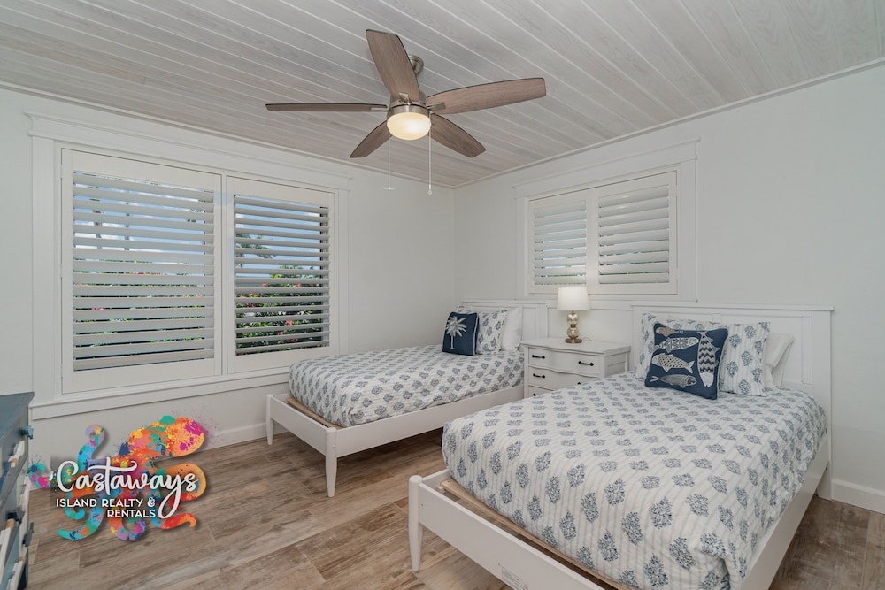 Luxury Waterfront Retreat – 3BR/3BA | Sleeps 8 | Private Dock & Gulf ...