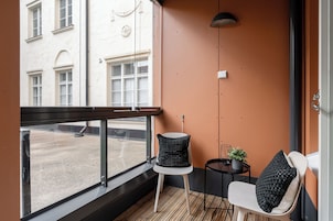 Apartamento Superior, varanda, vista para o pátio | Varanda