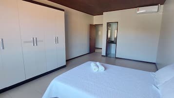 Vila básica | Wi-Fi de cortesia, roupa de cama