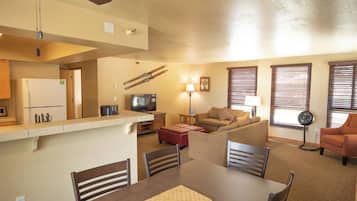 Quarto, várias camas | Sala de estar