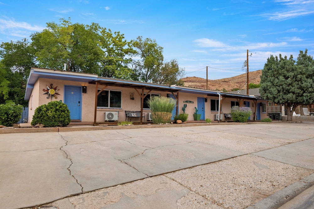 Rose Tree - Moab, UT