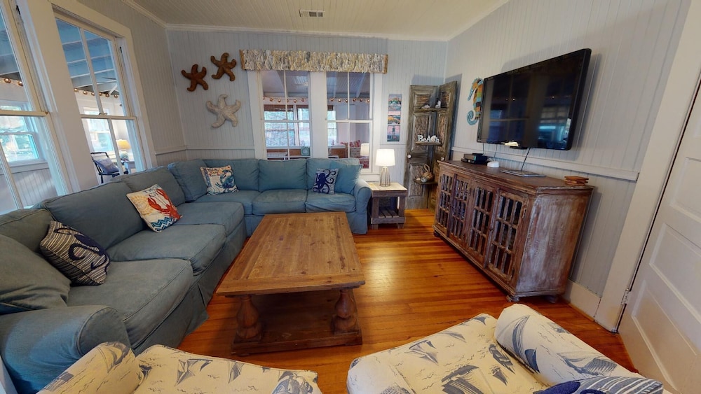 Country's Retreat Tybee Vacation Rentals - Tybee Island, GA