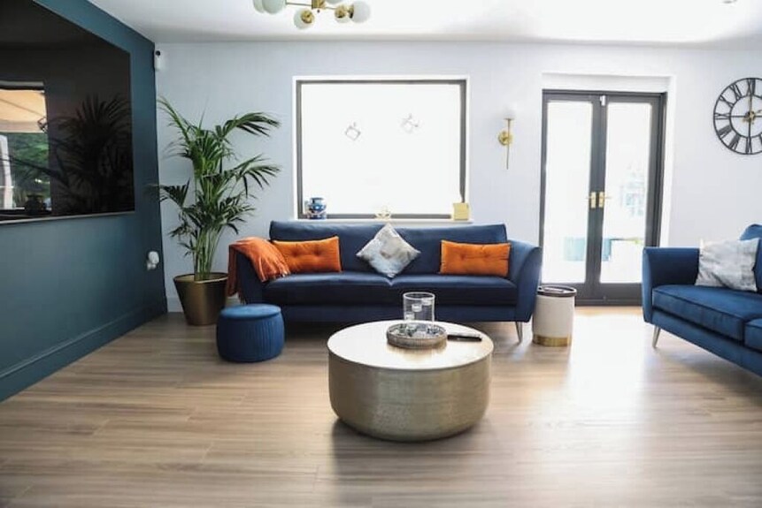 Shreem Homes! Charming Home In Wraysbury! - Hayes