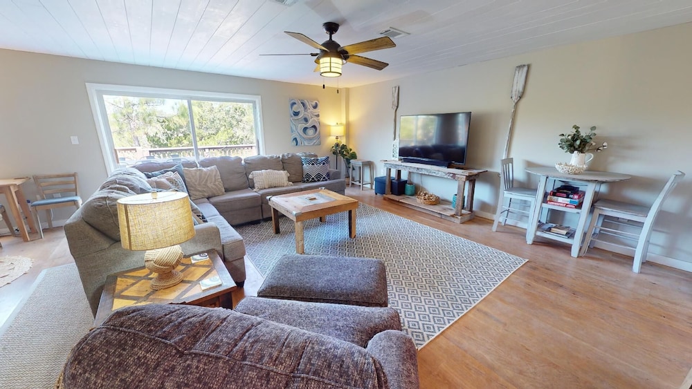 Bulldawg Beach Bunker Tybee Vacation Rentals - Tybee Island, GA