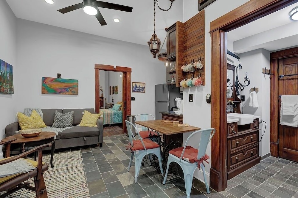 Beautiful 1 Bdrm Apt in Prime ATL Location! - Atlanta | Vrbo