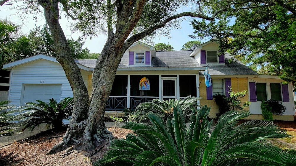 Under The Tybee Sun By Tybee Vacation Rentals - Tybee Island, GA