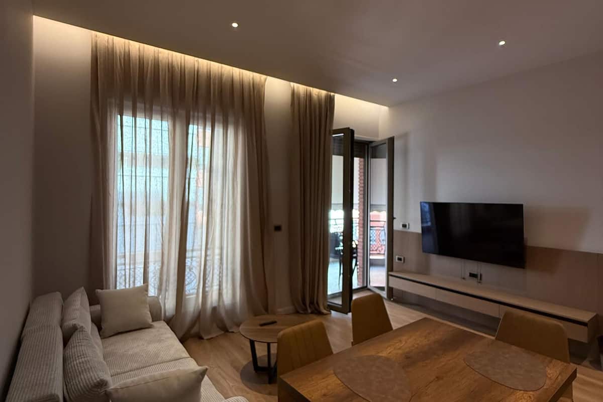 Apartamento Familiar | Sala de estar | Smart TV de 123 cm com canais digitais