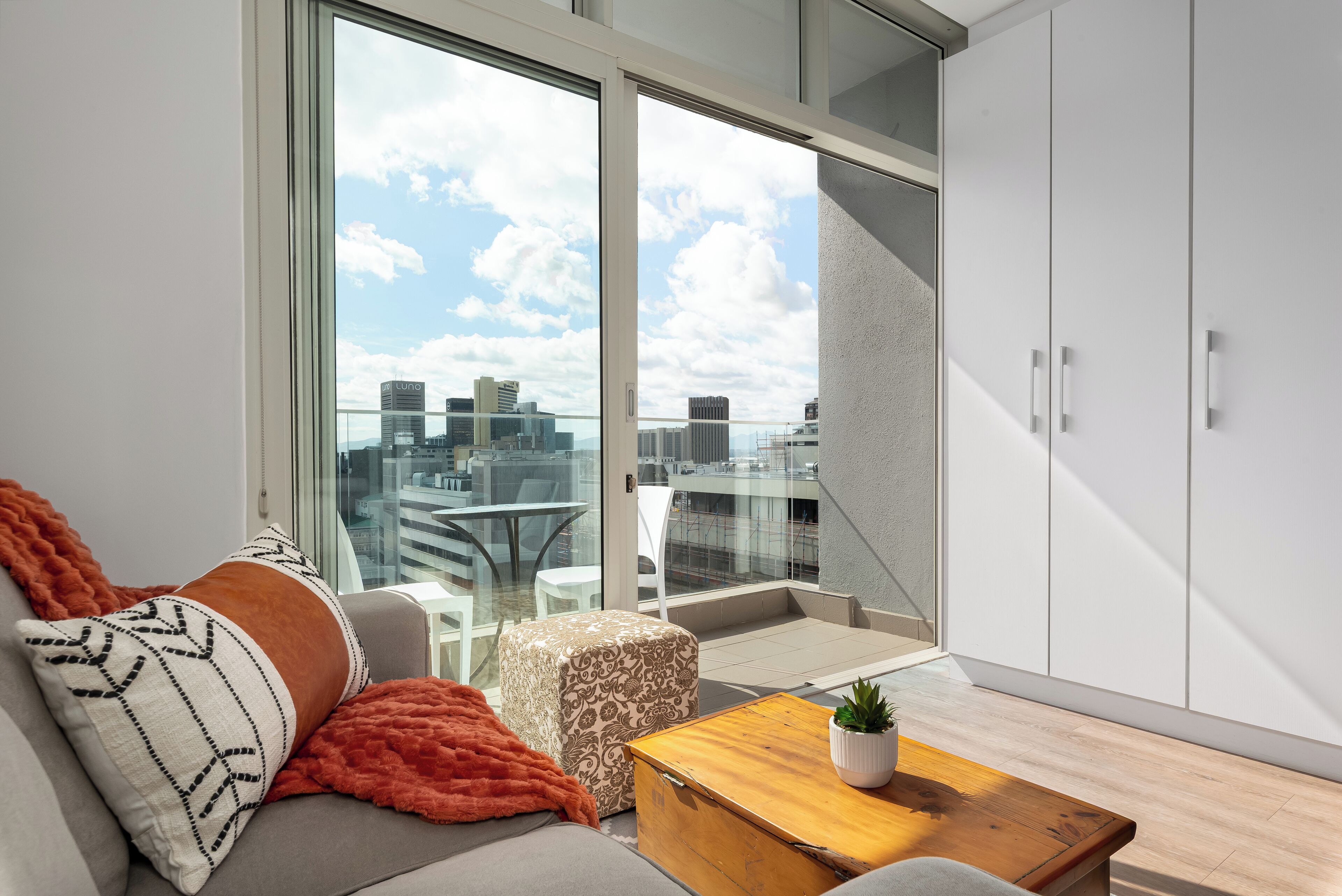 Modern Contemporary Escape City And Signal Hill View - Camps Bay