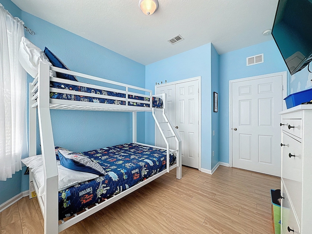 Last Minute Disney Getaway! Themed Bedrooms & Private Balcony. Book Now ...