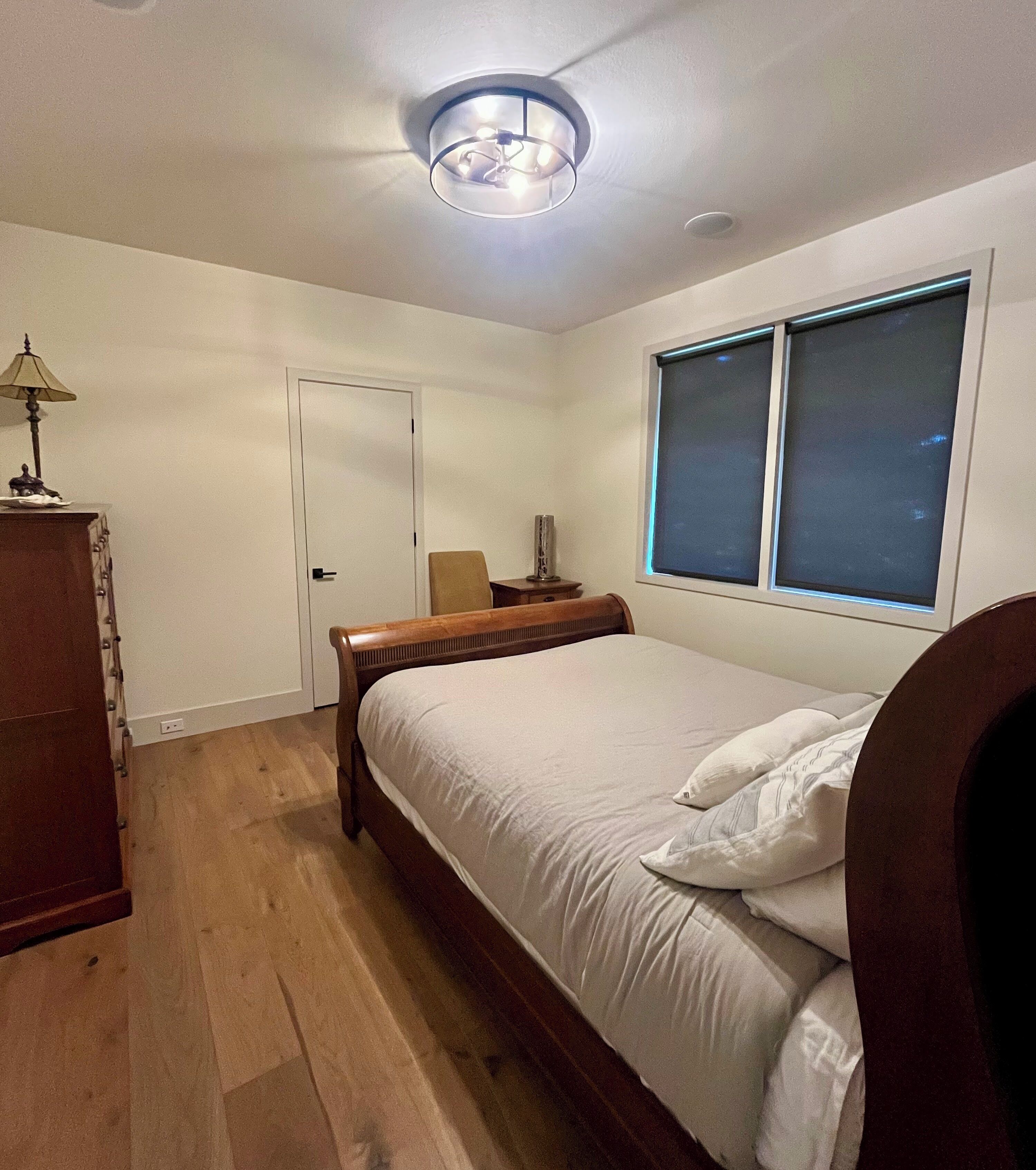 Modern 2-bedroom With Views On Acreage W/sport Court/pickle-ball On Fox Island - Gig Harbor, WA