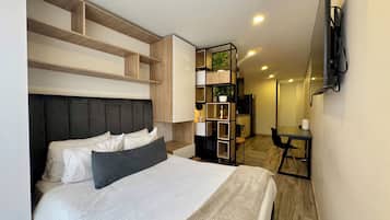 Apartamento, varanda, vista para a montanha | Cofre no quarto, ferro/tábua de engomar, Wi-fi grátis