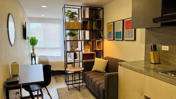 Apartamento, varanda, vista para a montanha | Sala de estar