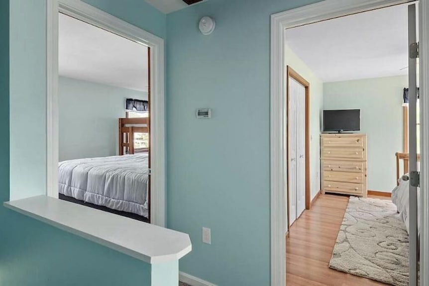 Highly Desirable,quiet Location! 2 Bed 1.5 Bath With A Yard 10 Min Walk To Beach - York, ME