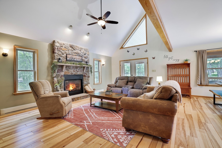 Spa-like Rustic Retreat In Nature With Glass Barrel Sauna, Hot Tub & Pond! - Pennsylvania