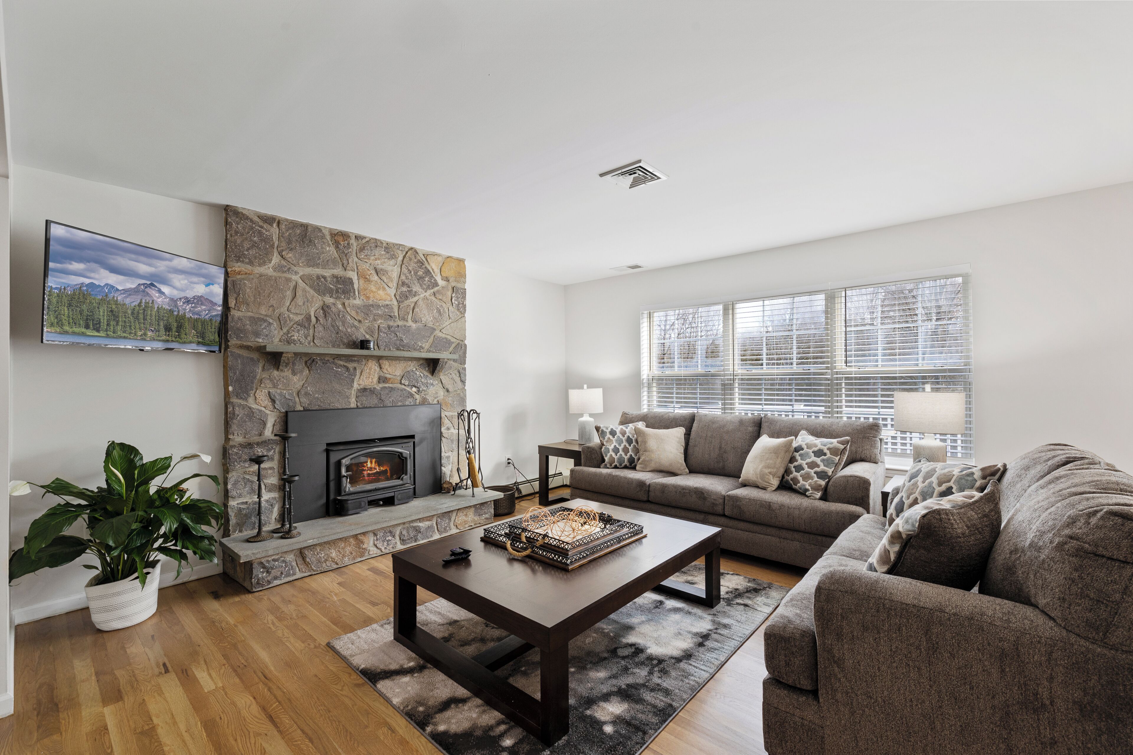 Private 5-bed Country Estate On 22 Acres - Monroe, NY