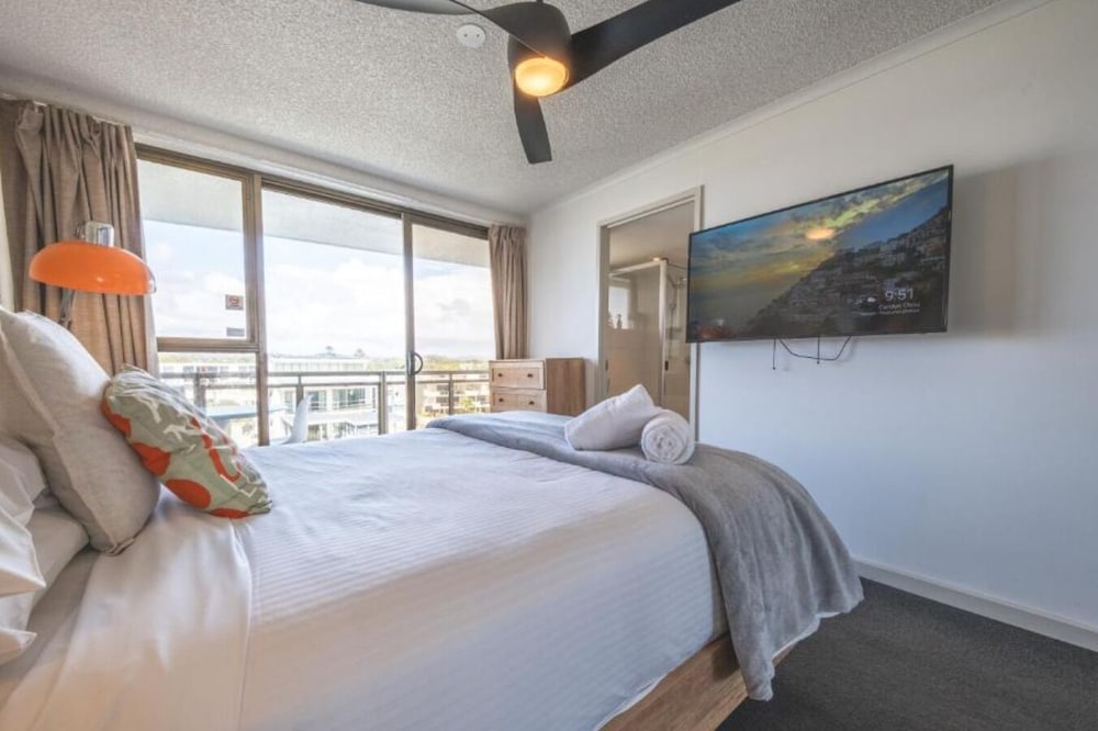 Luxury Unit with River Views, Infinity Pool & Spa - Sunshine Coast | Stayz