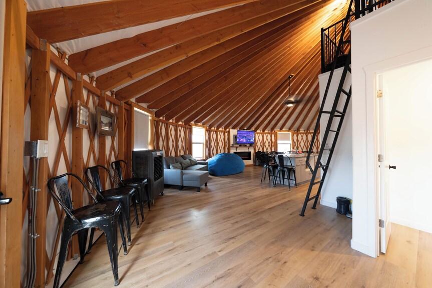 The Black Bear Yurt: Rustic Hilltop Escape With Stunning Bear Lake Views Sleeps 12! - Bear Lake