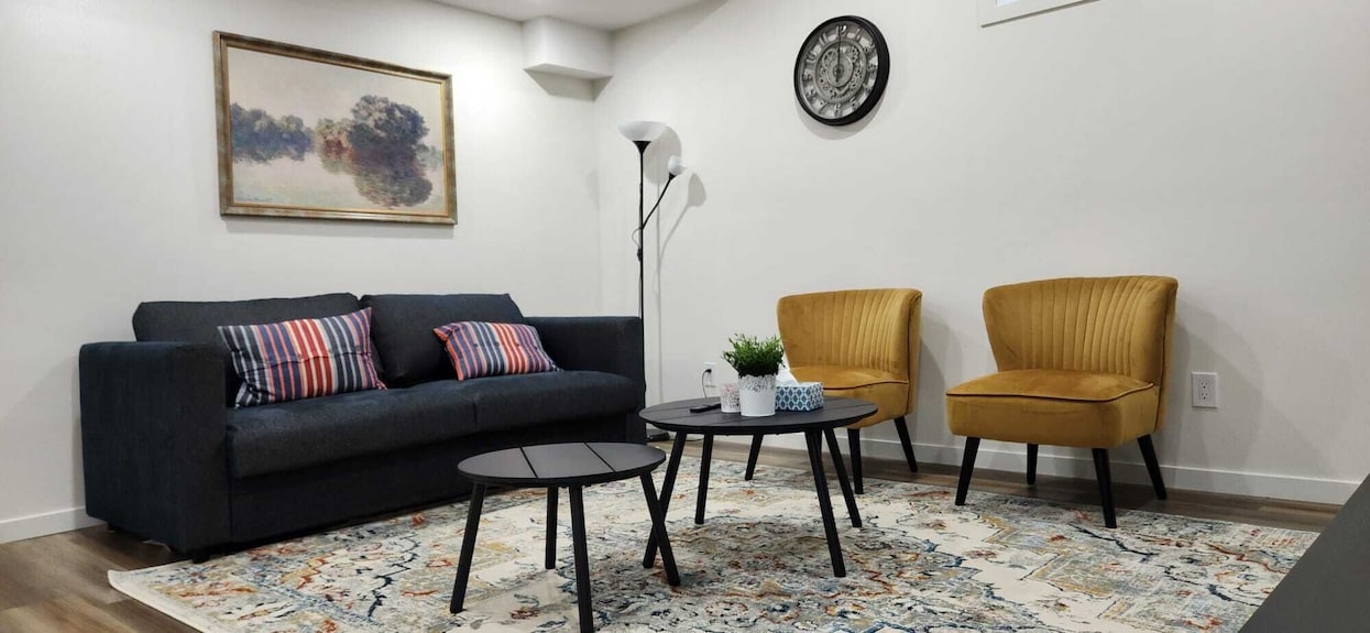 Modern 2br | Private Suite | Close To Banff, U Of C - Calaway Park