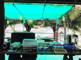 Café da manhã self-service grátis todos os dias