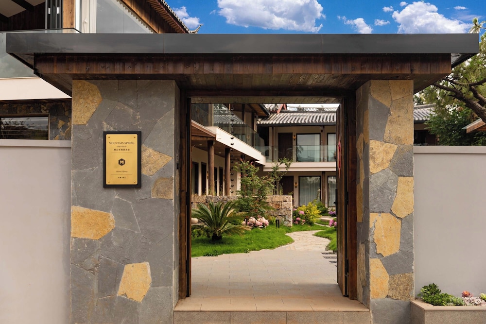 Lijiang Mountion Spring Resort - Lijiang
