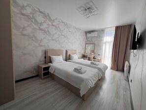 Quarto Duplo ou Twin Standard, varanda, vista para a montanha | Wi-fi grátis