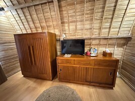 Cabana luxo, sacada, vista para o jardim | Espaço de trabalho para notebook, Wi-Fi de cortesia