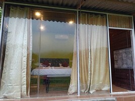 Quarto Triplo Deluxe | Roupa de cama fornecida 