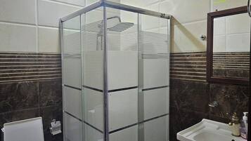 Quarto casal, vista para a cidade | Banheiro