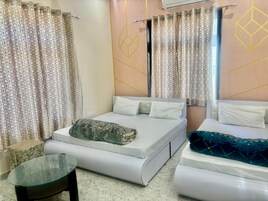 Quarto Triplo | Camas desdobráveis, Wi-fi grátis, roupa de cama fornecida 