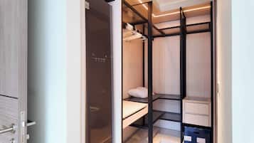 Apartamento, 2 quartos | Secretária, secretária adequada para computadores portáteis