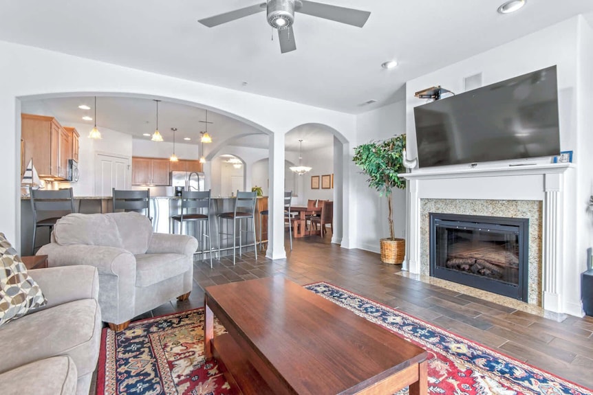 Luxury Lakefront Condo In Wisconsin Dells - Lake Delton, WI