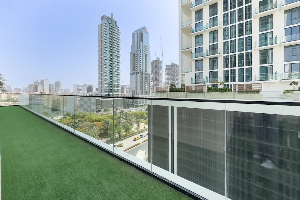 Modern 2BR with Private Pool, Near Circle Mall, Quick Access from Al ...