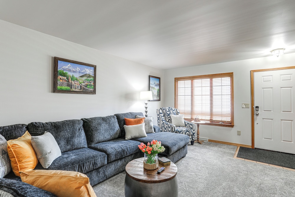 Townhome W/ Patio: 1 Mi To Clearfield Riverwalk - DuBois, PA