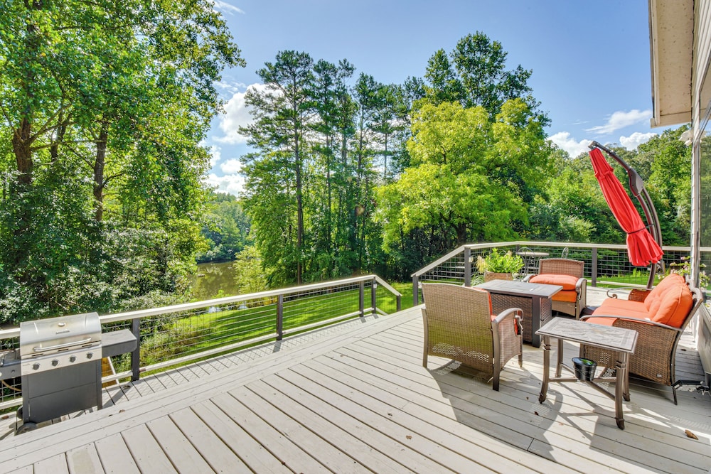 30 Acres & Pond: North Georgia Mtn Farmhouse - Helen, GA