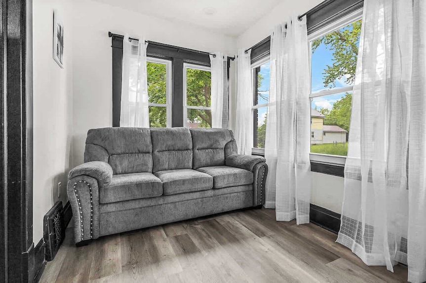 Modern 4br Getaway Near Niagara Falls Park - Niagara Falls, NY