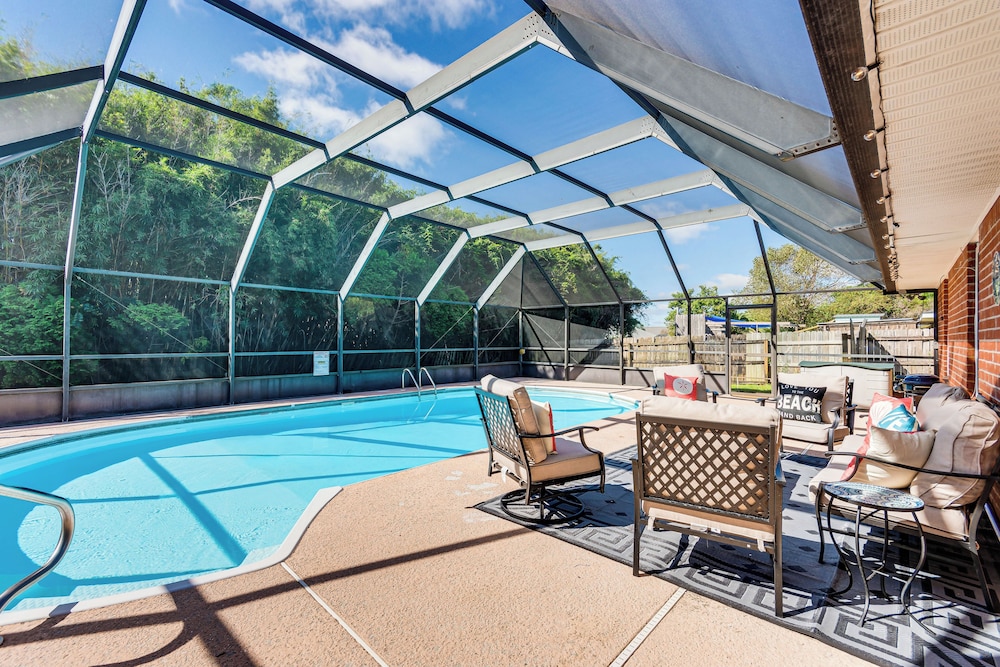 1 Mi To Zoo: 'Rustic Bungalow' Gem In Gulf Breeze! - Navarre, FL