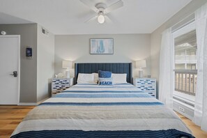 Apartamento Signature em Condomínio Fechado, 1 cama king-size e sofá-cama, vista para a lagoa | Com decoração personalizada, com mobília individualizada