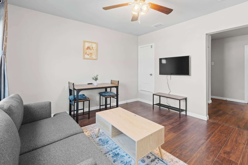 Stylish 1-bedroom Retreat In Fort Worth - Fort Worth, TX