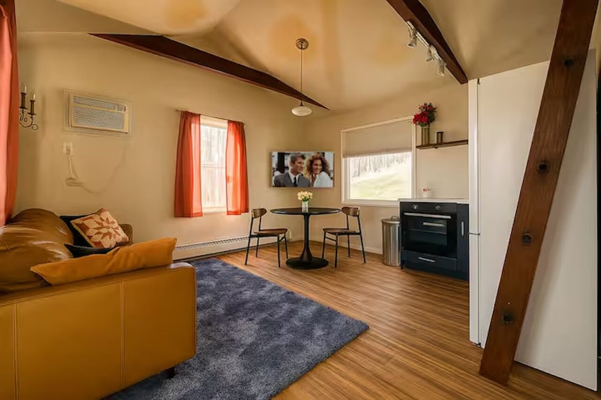 Tiny Home, King Bed & Hot Tub, Unit B - State of New York